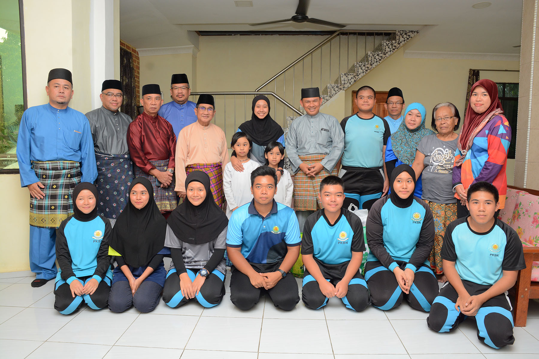 News - MENDEKATKAN MASYARAKAT DENGAN KERJA AMAL